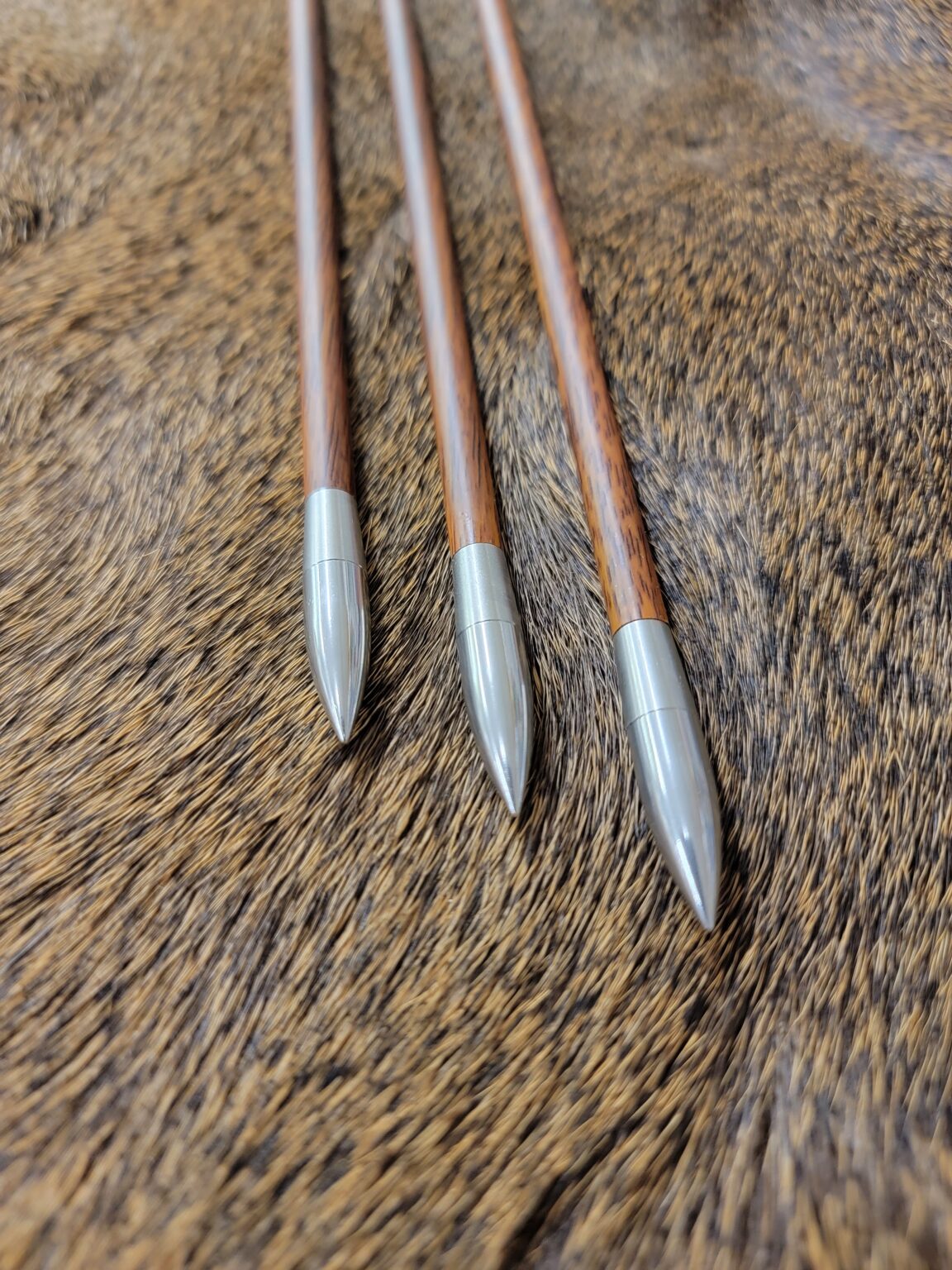 Traditional 1 Black with White Crests Ranger Wood Grain Carbon Arrows ...