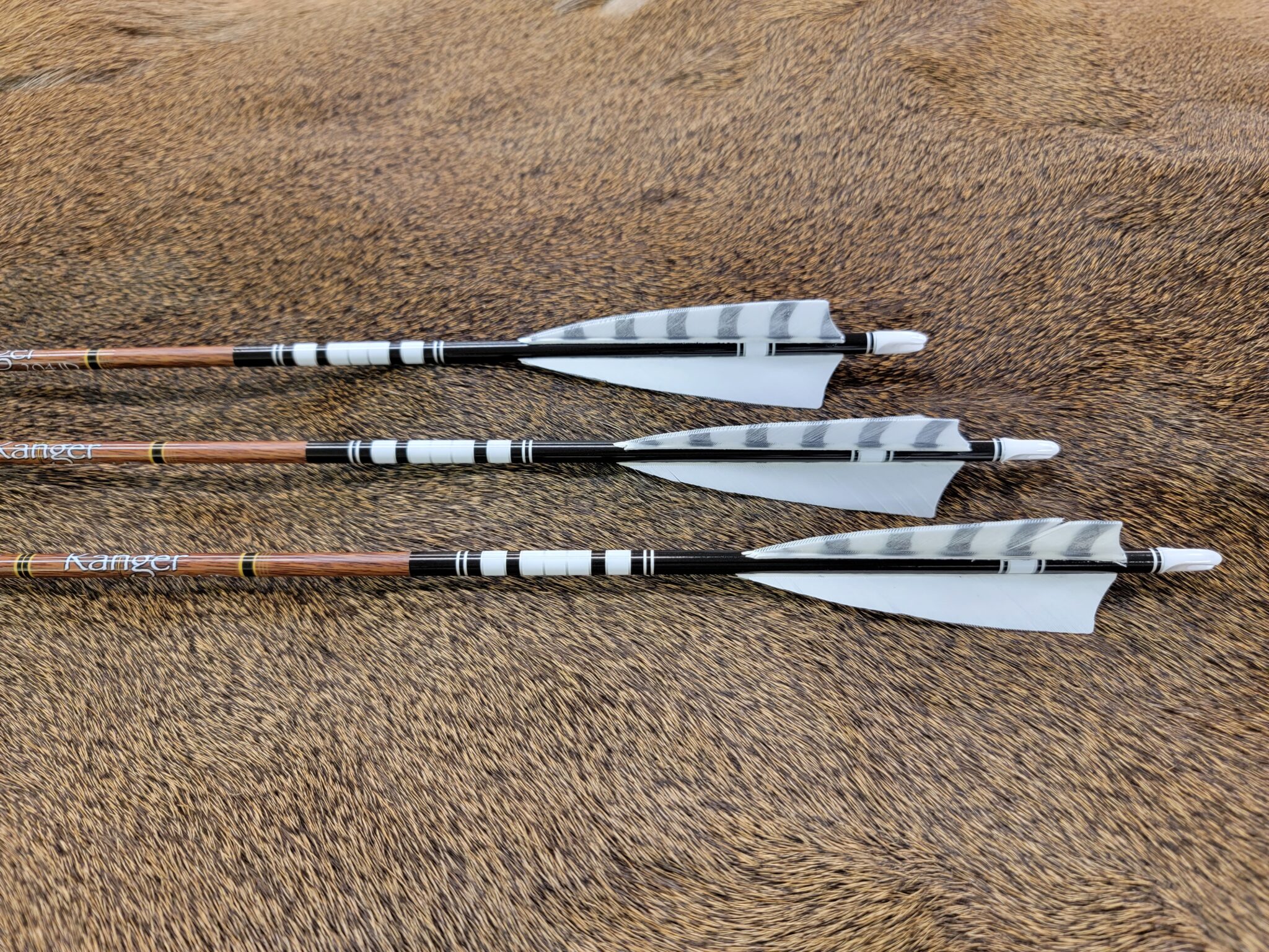 Traditional 1 Black with White Crests Ranger Wood Grain Carbon Arrows ...