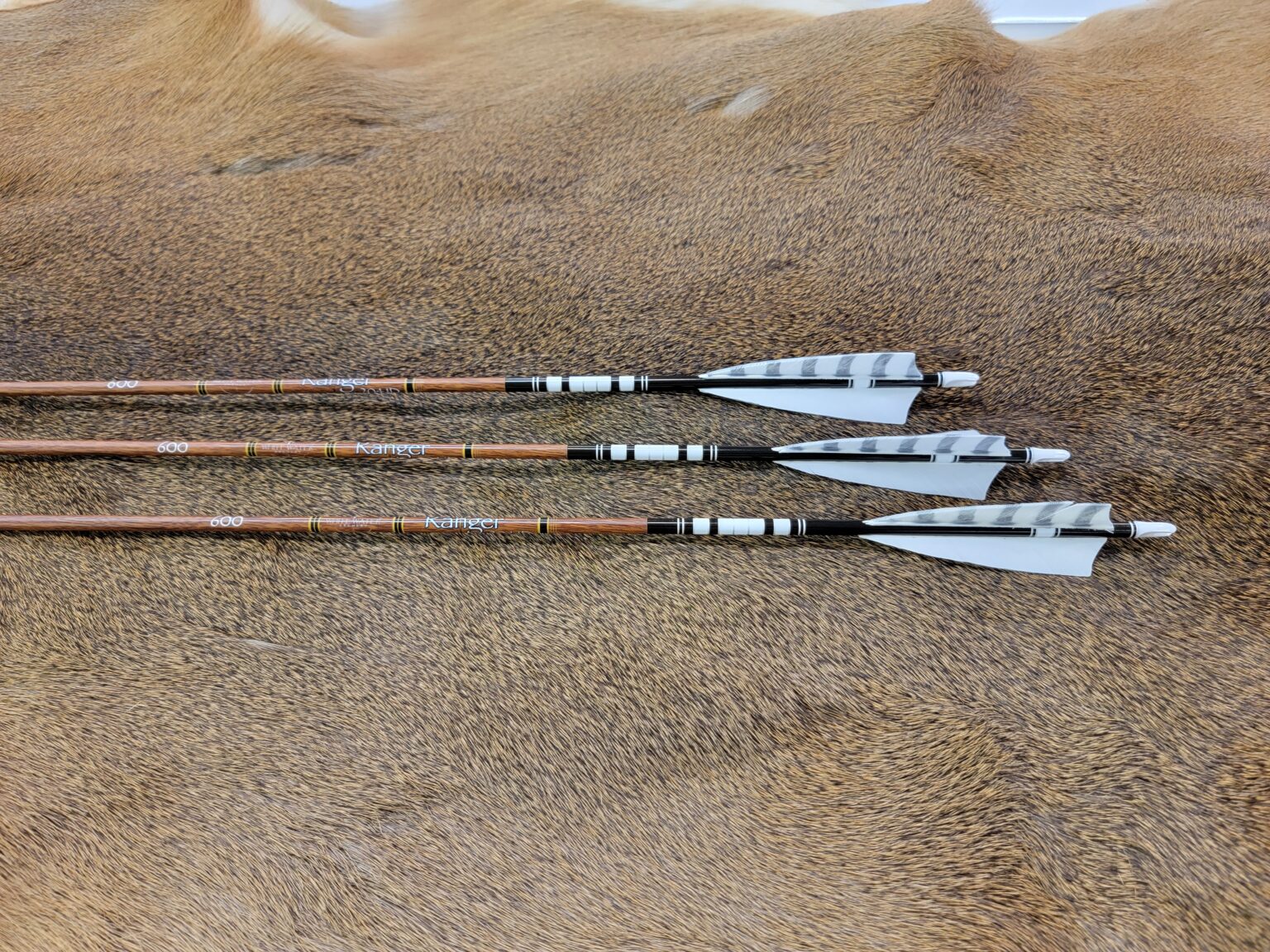 Traditional 1 Black with White Crests Ranger Wood Grain Carbon Arrows ...
