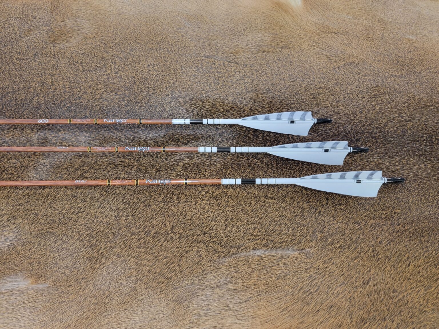 Traditional 12 White with Black Crests Ranger Wood Grain Carbon Arrows ...