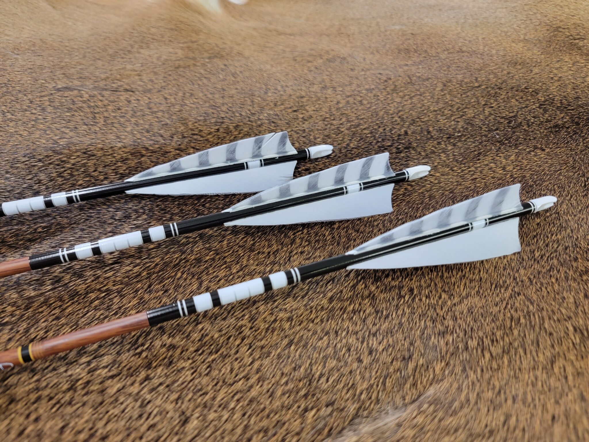 Traditional 1 Black with White Crests Ranger Wood Grain Carbon Arrows ...